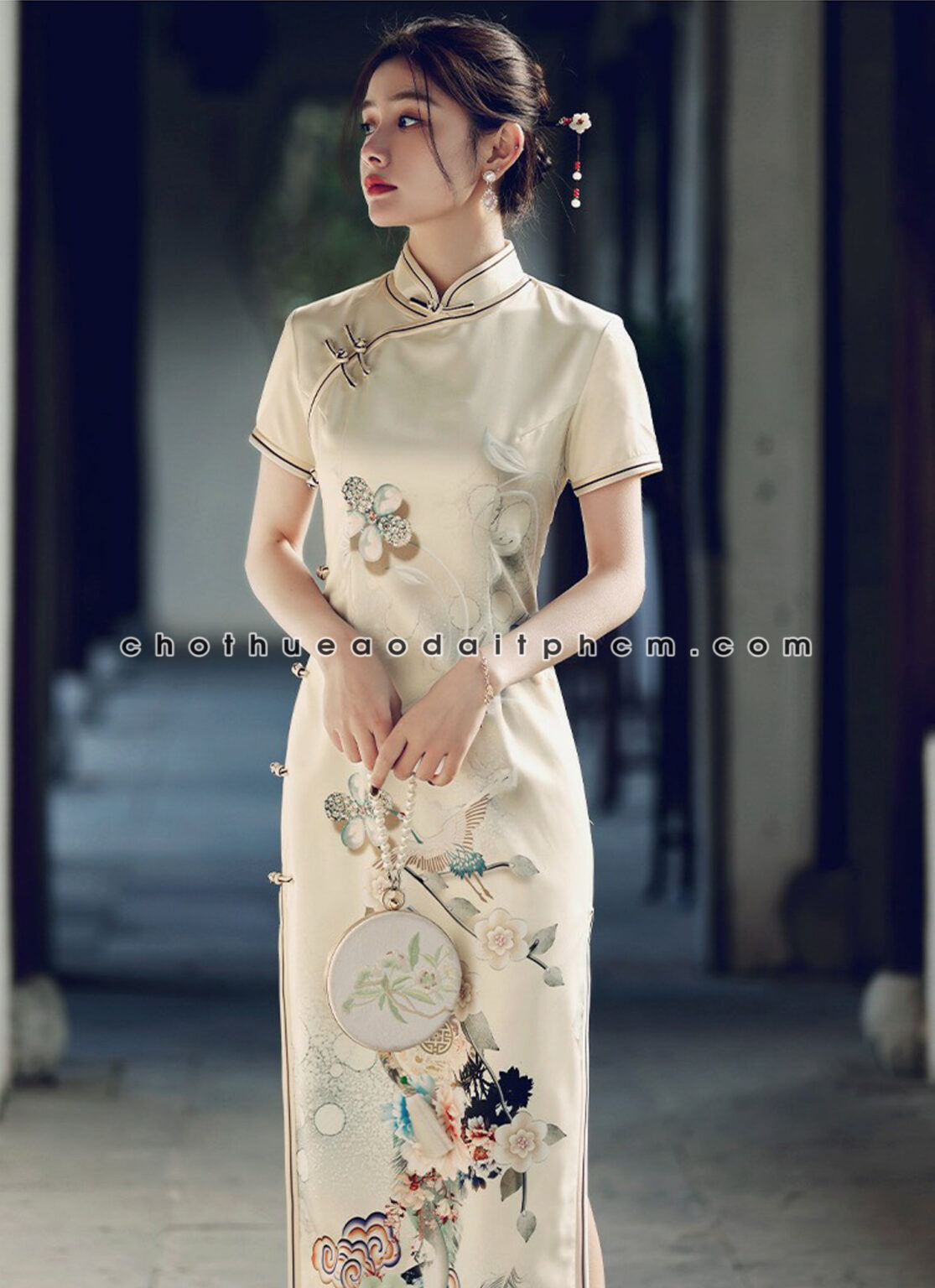 Sườn xám SXD39 trắng kem - Cho Thuê Áo Dài TPHCM